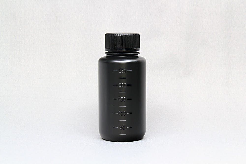 JKボトル 広口 遮光 250ml(200本入) 中栓なし PE製 黒 101-2030301【別送品】 | 作業工具・作業用品・作業収納 通販 | ホームセンターのカインズ